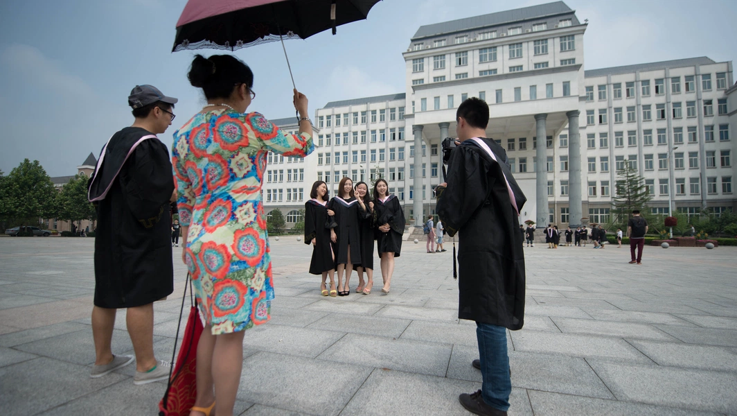 Graduates boo AI praise at 2026 commencements nationwide