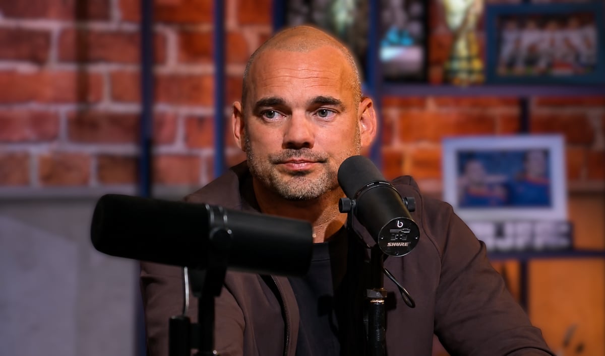 Sneijder deelt bizarre Oranje-anekdote: 'Er kwam wodka op tafel en het ...