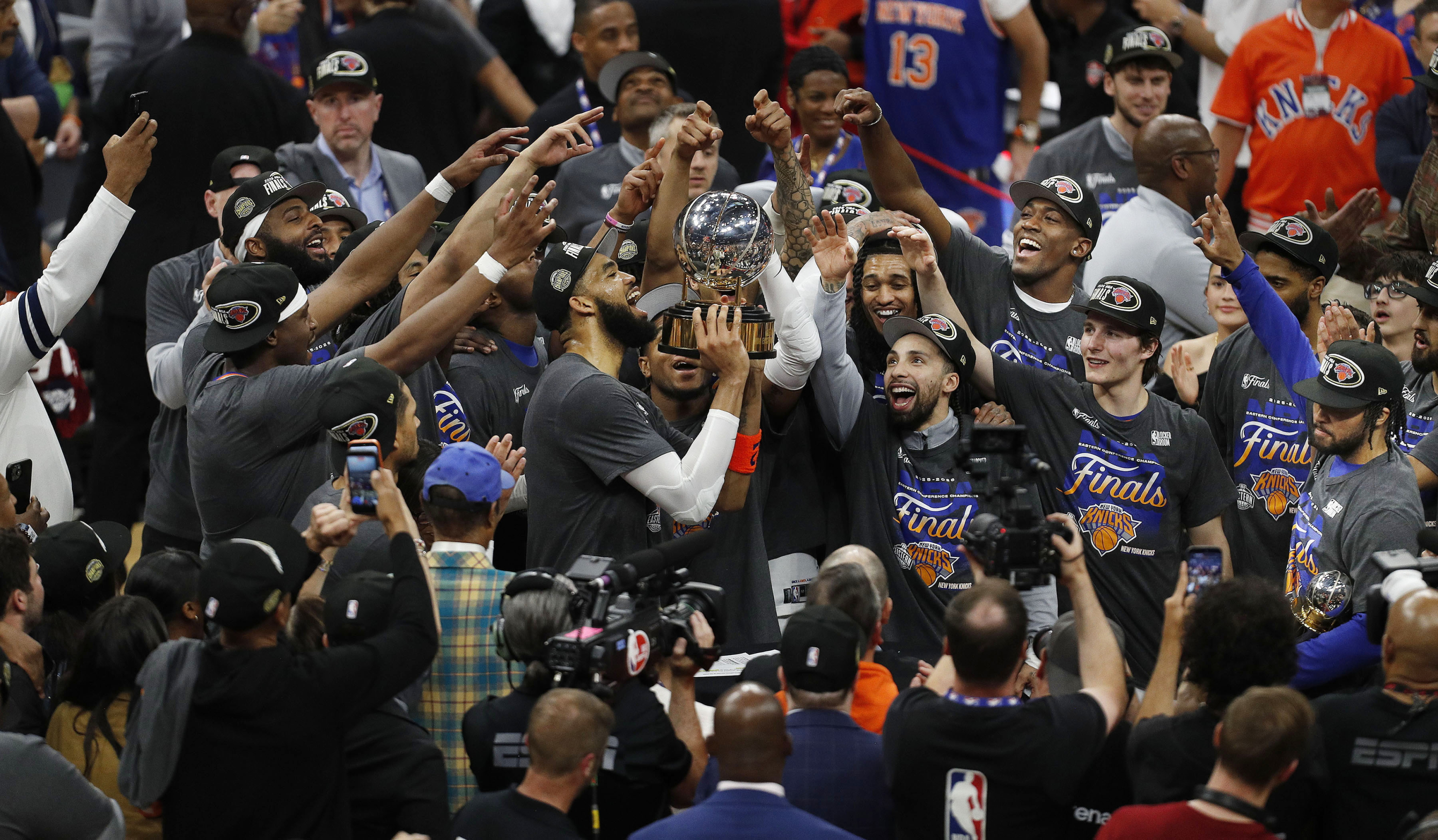 Histórico: los Knicks echan a los Cavs y se meten en sus primeras ...