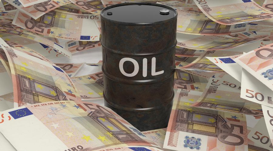 Kurs euro EUR/PLN w dół, złoty zyskuje. Ropa w dół, osiąga 95 USD
