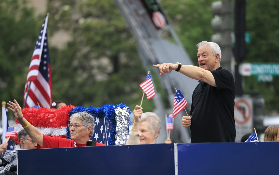 Gary Sinise cites family and costs in move to Nashville
