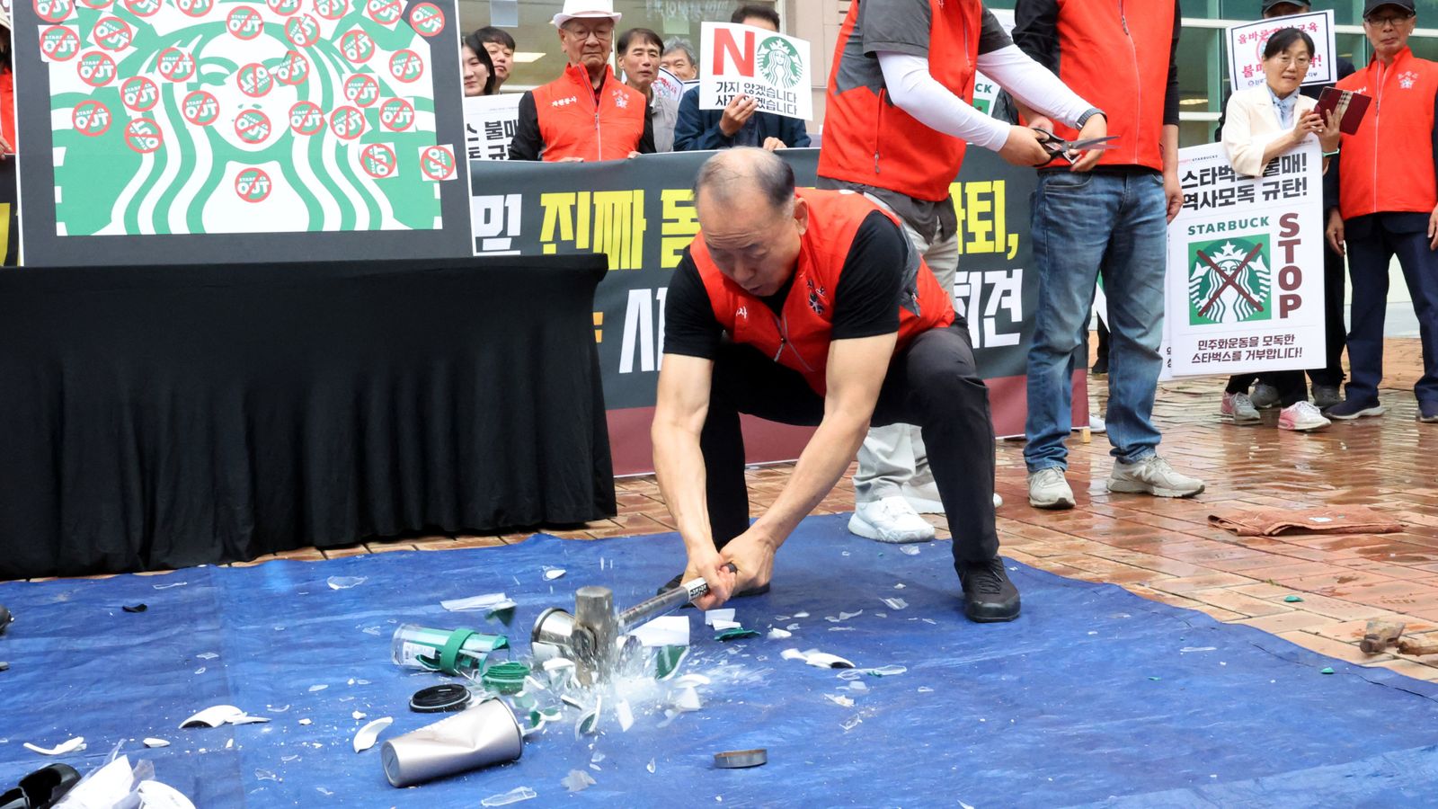 Starbucks Korea boss apologises after advert sparks big backlash