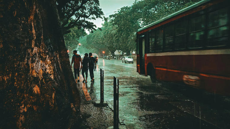 Mumbai rainfall: Early morning showers lash city, thunderstorms likely ...