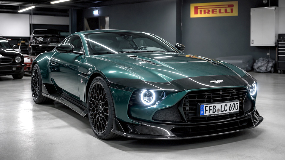 Aston Martin Valour als neues Auto in der Garage