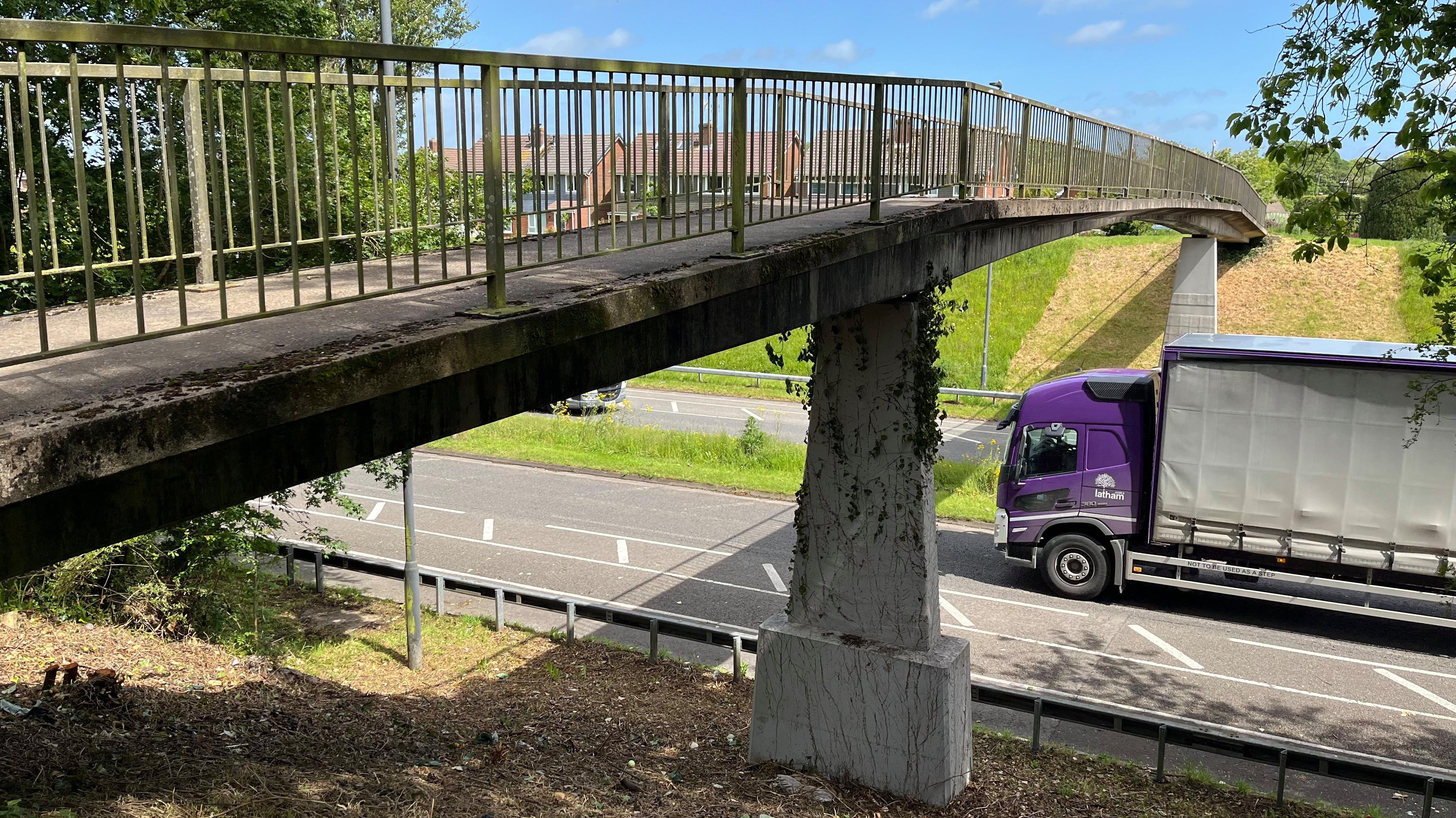 'Banana bridge' demolition a 'disaster', say locals