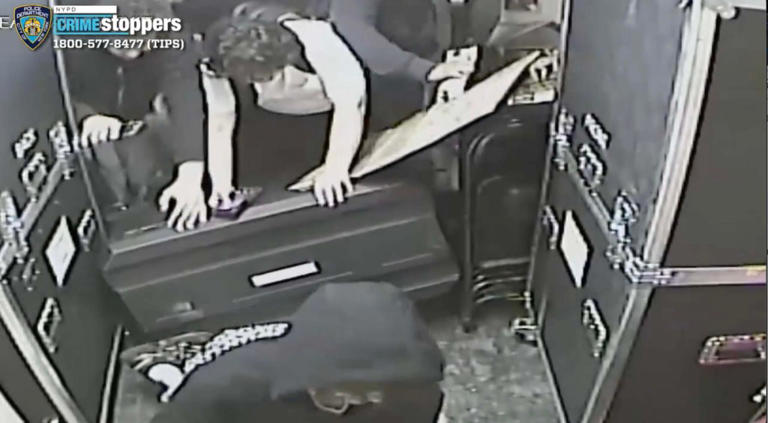 Crazy video shows mob ransack NYC Scientology church as 3 busted for ...