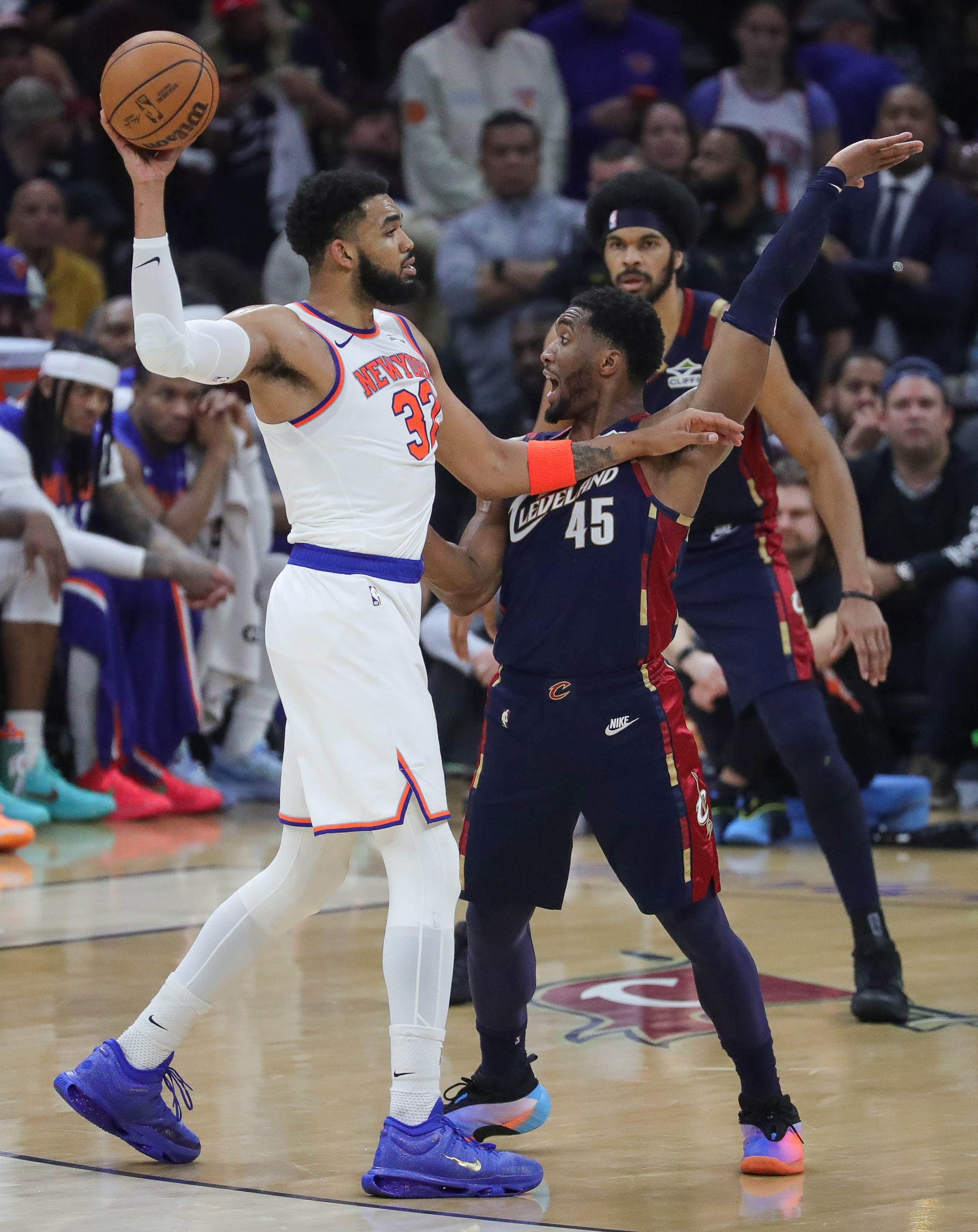 Cavs score vs. Knicks. New York knocks out Cleveland, heads to NBA finals
