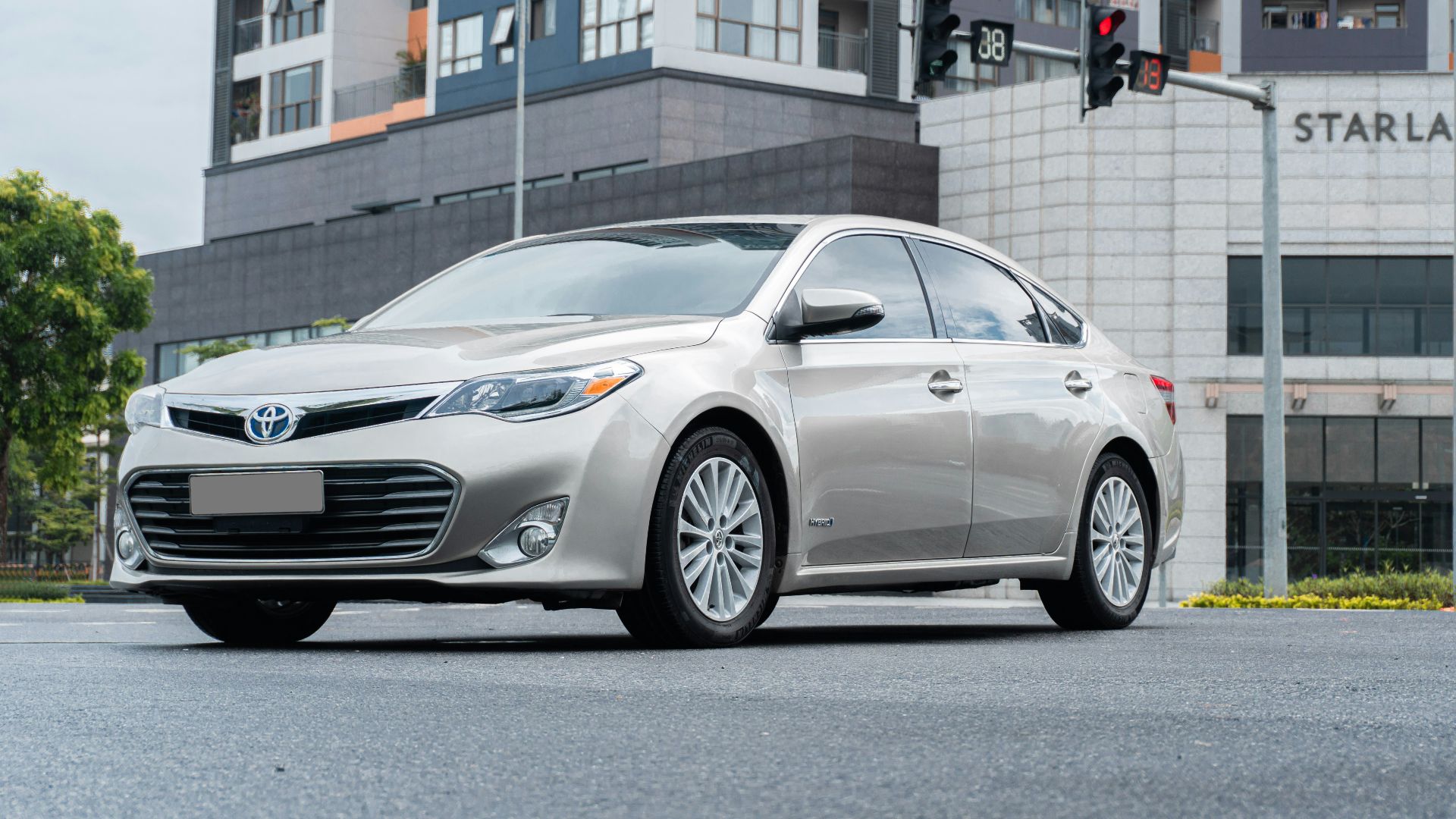 10 cars that are worth buying with high mileage & 10 you should walk ...
