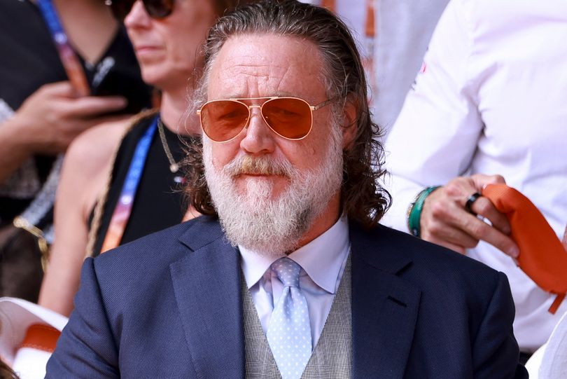 Russell Crowe explodes at fans in expletive-filled rant outside Paris hotel