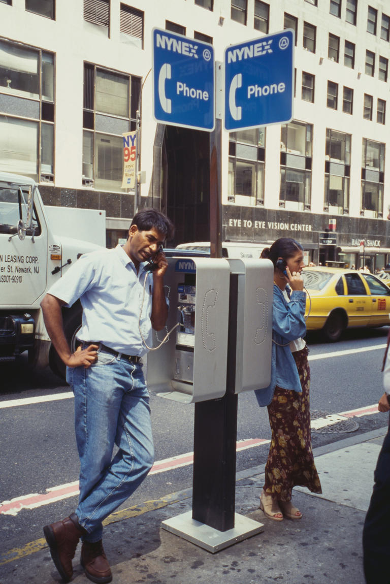 26 wild photos from the '90s that prove how much has changed
