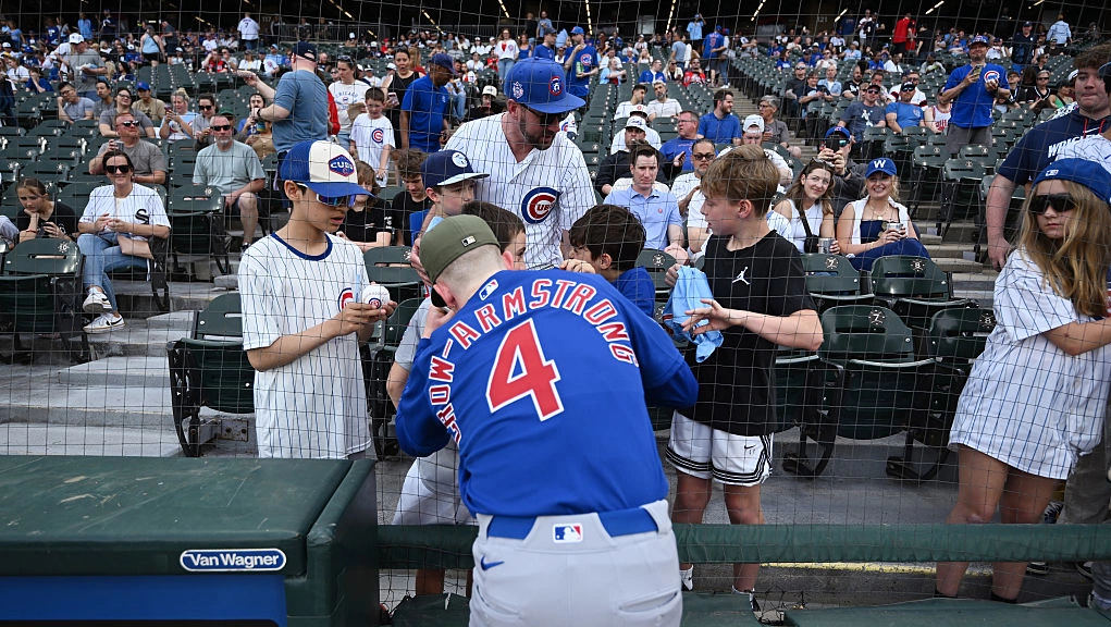 Davis' homer hands Cubs ninth straight loss, ties rare record