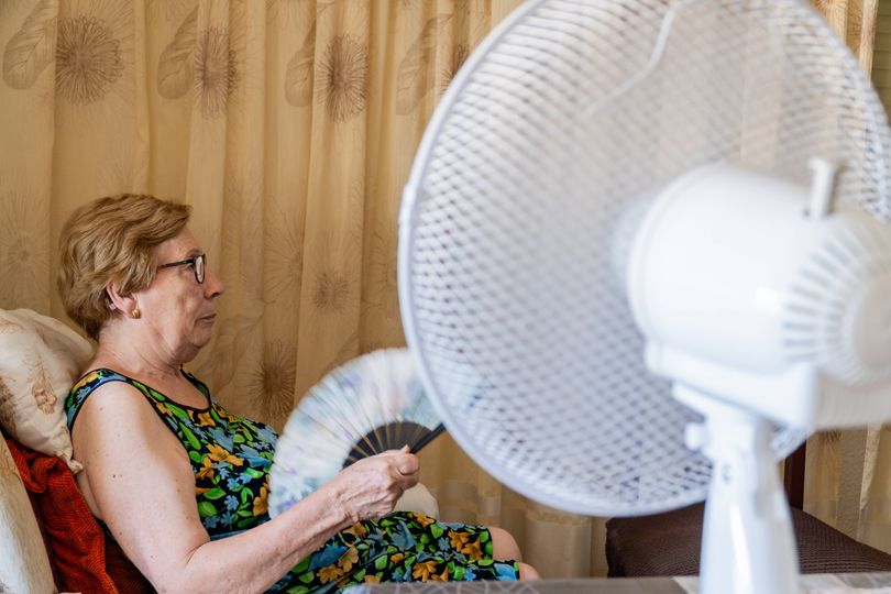 UK extreme heat warning: NHS tells elderly to stay indoors during 36C ...