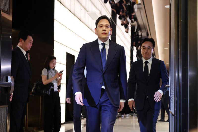 Starbucks sees sharp drop in Korean sales after 'Tank Day' marketing ...
