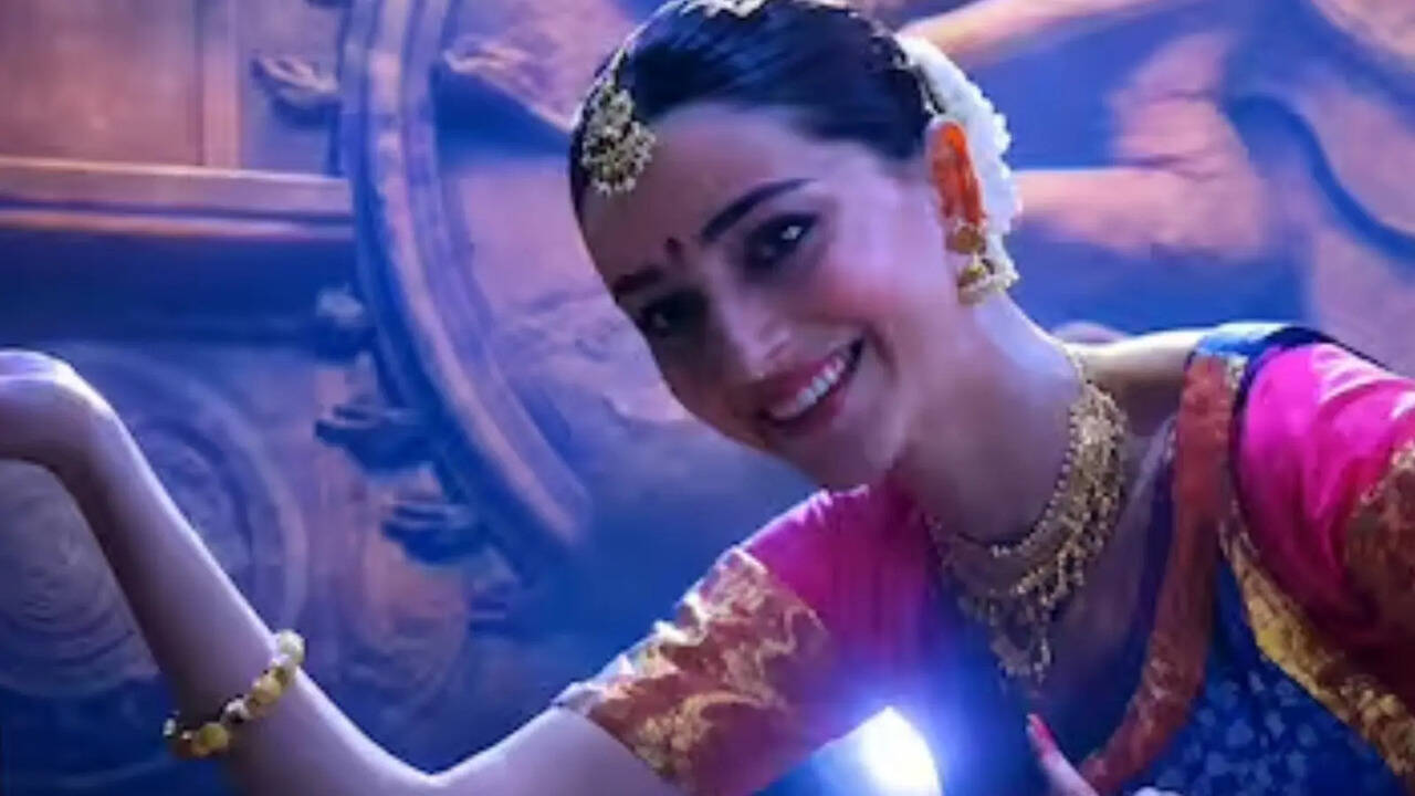 Ananya Panday Deserves Appreciation: Chand Mera Dil Bharatanatyam ...