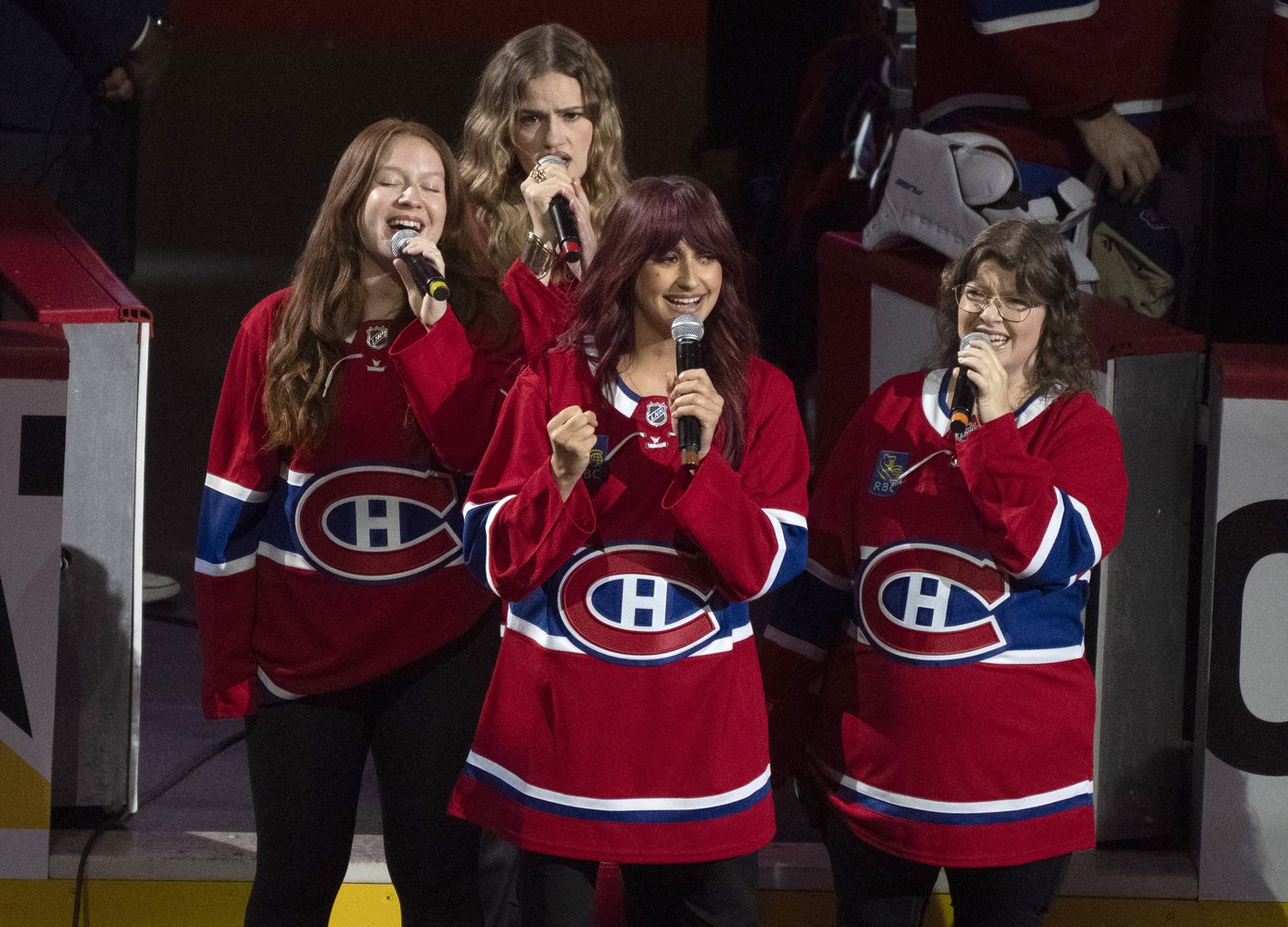 Montreal fans briefly carry US anthem after mic fails before Canadiens ...