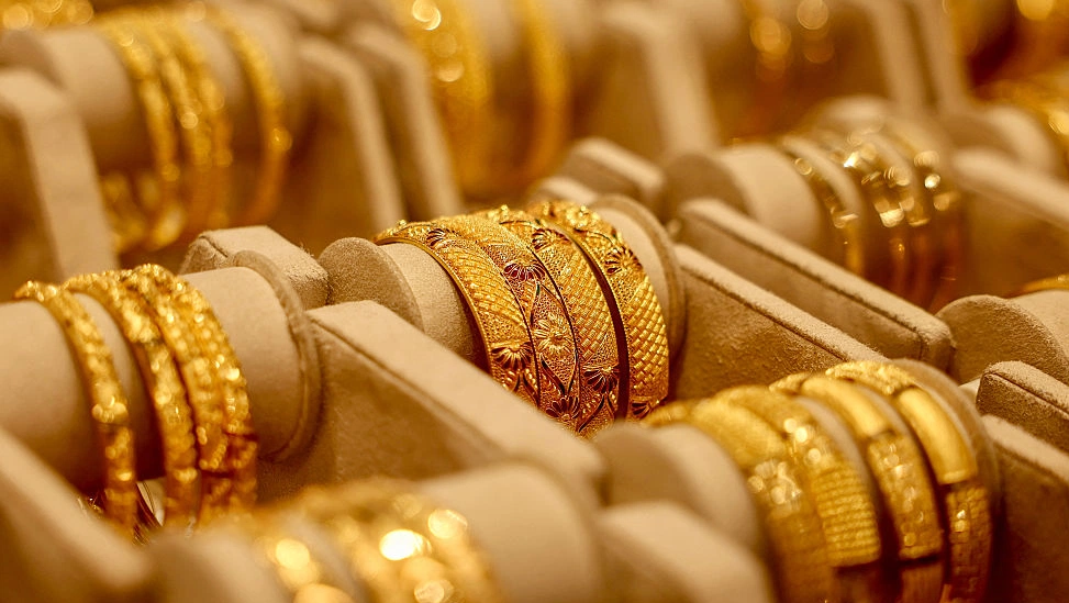 Atomic surface shift explains gold’s resistance to rust