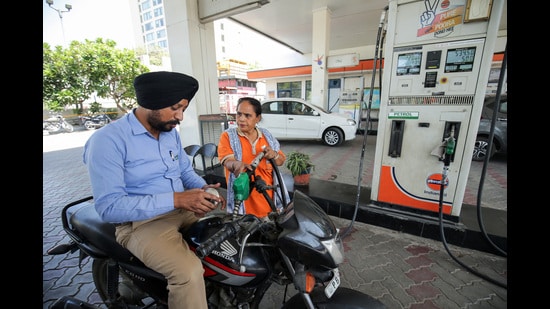 Punjab: AAP, Cong, SAD slam Centre over fresh fuel price hike