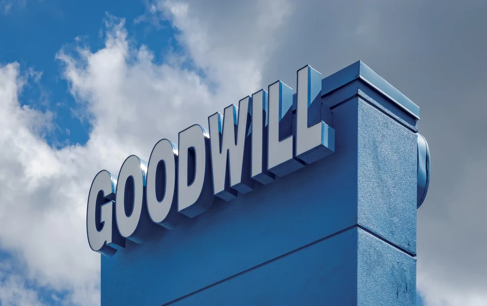 Goodwill buyer's $15K Tiffany necklace sparks authenticity saga