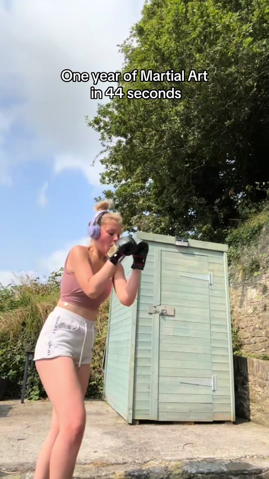 One year of Muay Thai training in 44 seconds