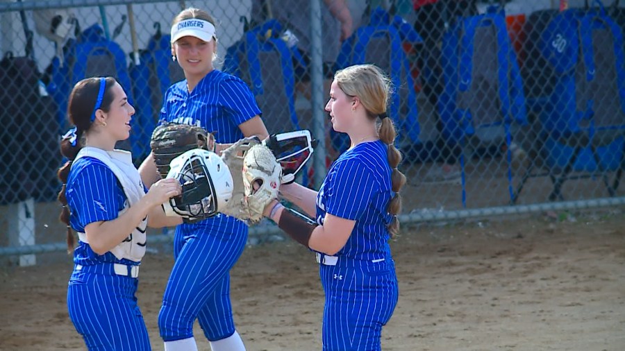 Carroll, Homestead softball cruise to victory in sectional openers