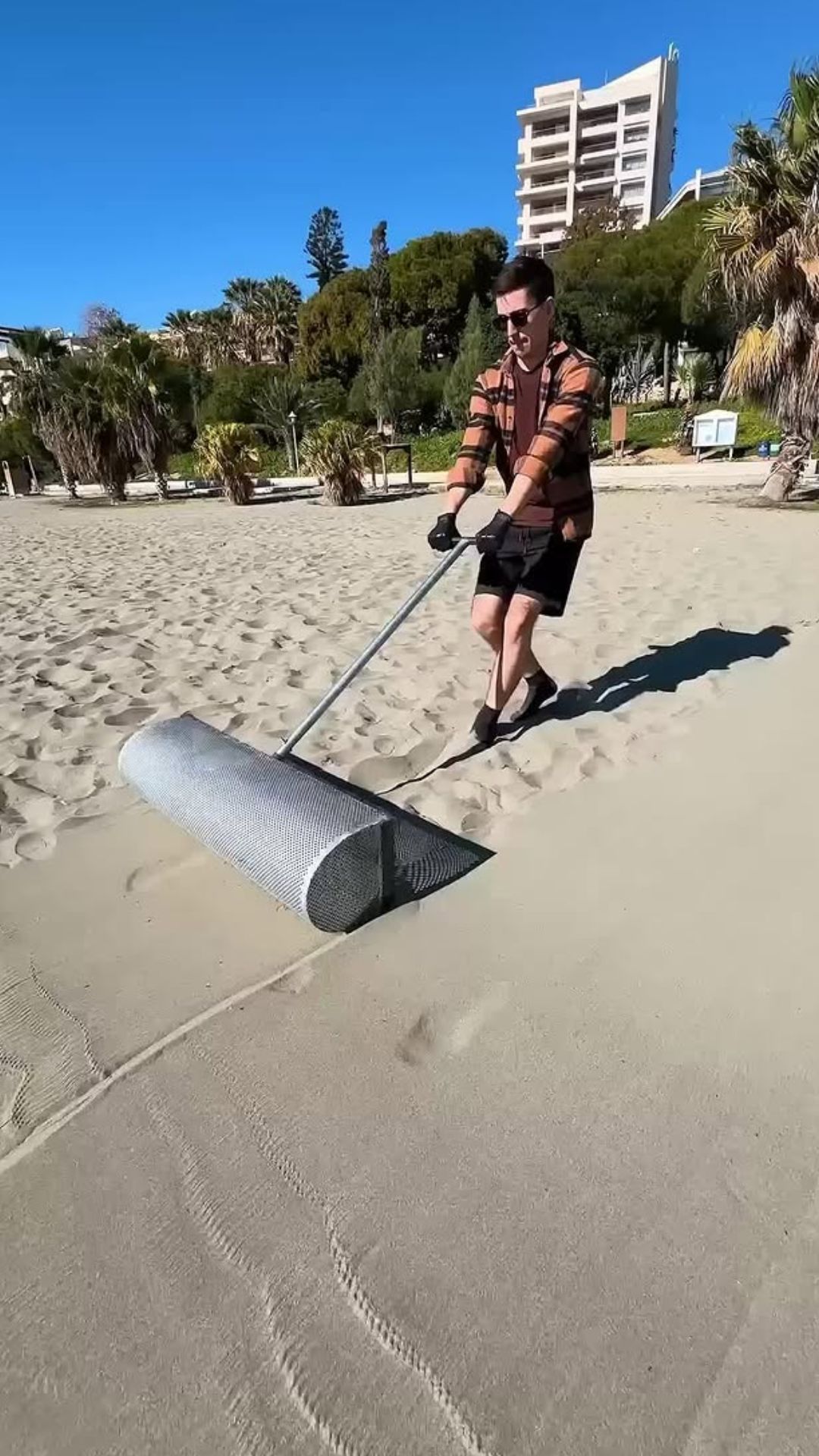 Beach sand cleaning device discovers hidden treasures like car keys