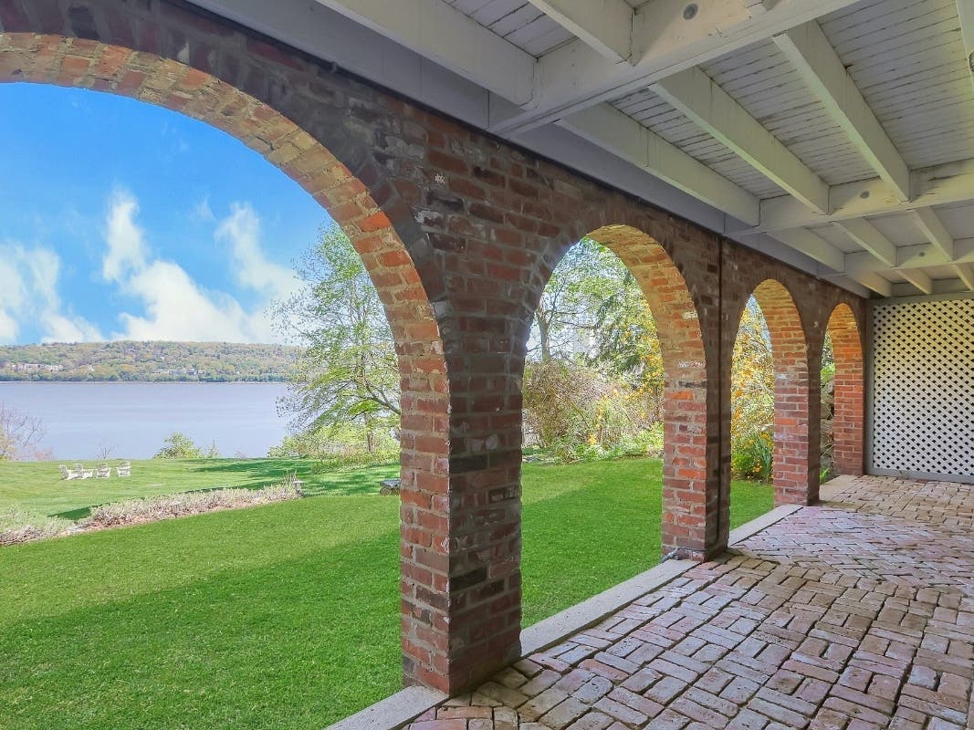 'Arcadia,' an 1850 Italianate Victorian estate on the Hudson River hits ...