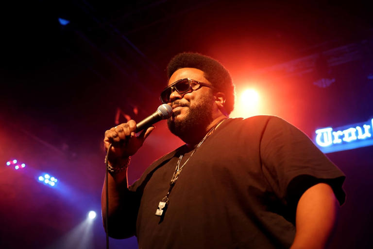 Craig Robinson says Lisa Kudrow spoke up for him during his early ...