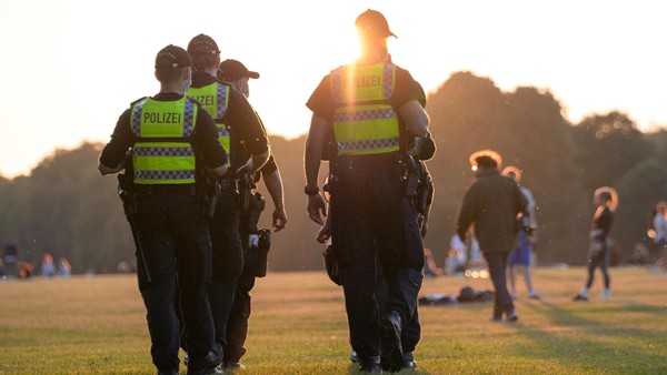 Polizei trifft bei Lise-Meitner-Park auf demente Hamburgerin (68)