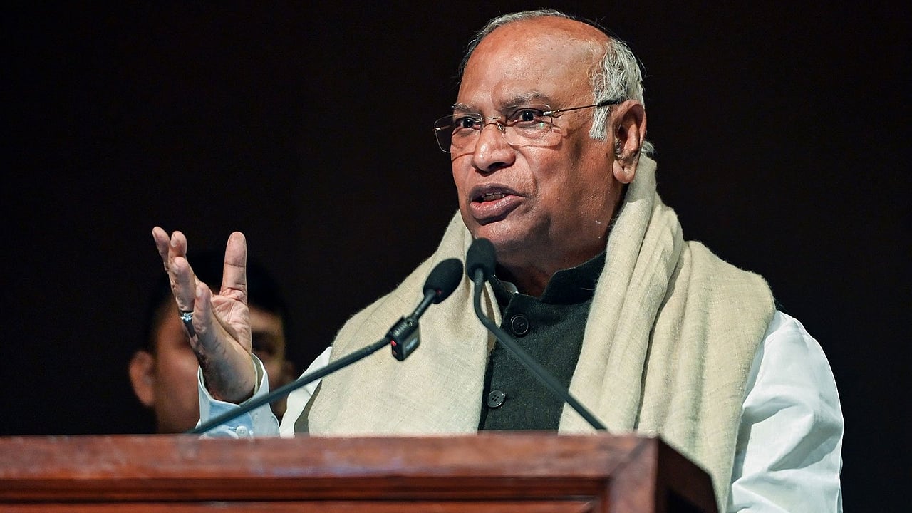 Kharge digs at PM Modi over heat advisory, says people reeling under ...