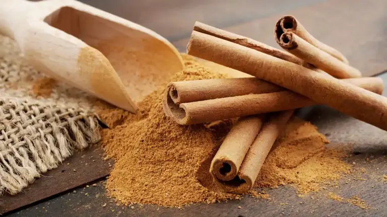 El motivo por el que cada vez más gente cuelga ramas de canela en el balcón