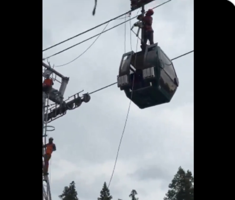 Panic at 13,000 feet! 300 tourists stranded in Gulmarg cable cars ...