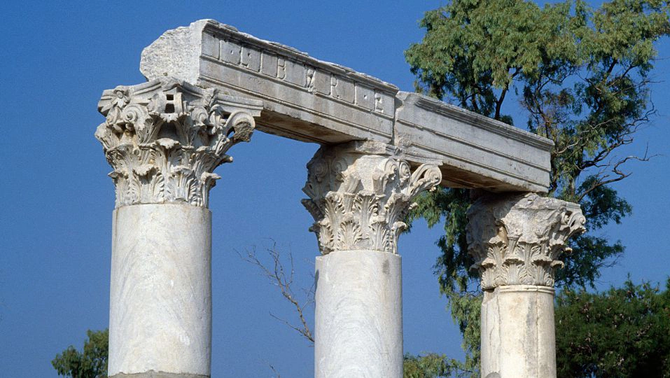 Trump’s column inspection sparks speculation over ornate makeover