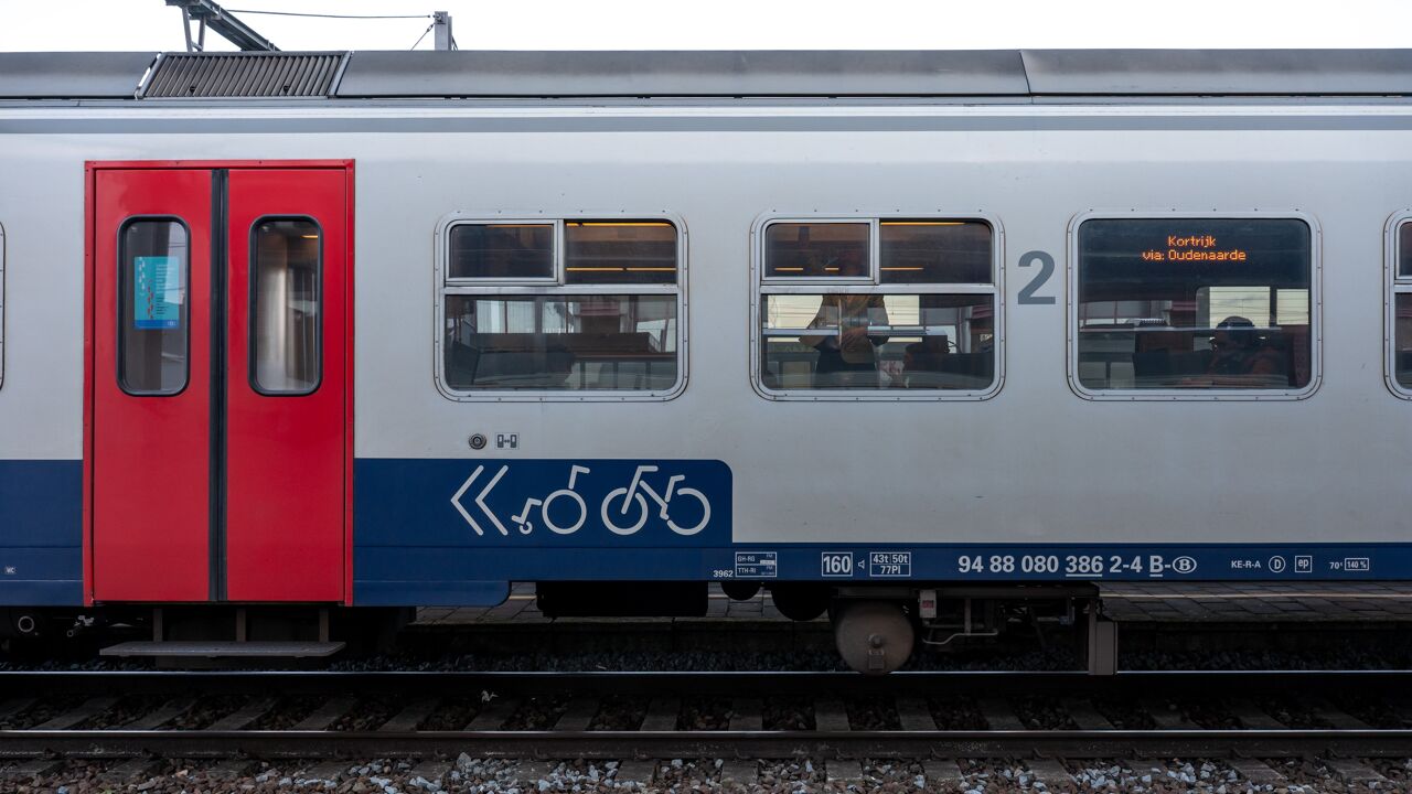 NMBS schakelt AI in om verloren voorwerpen sneller terug te bezorgen ...
