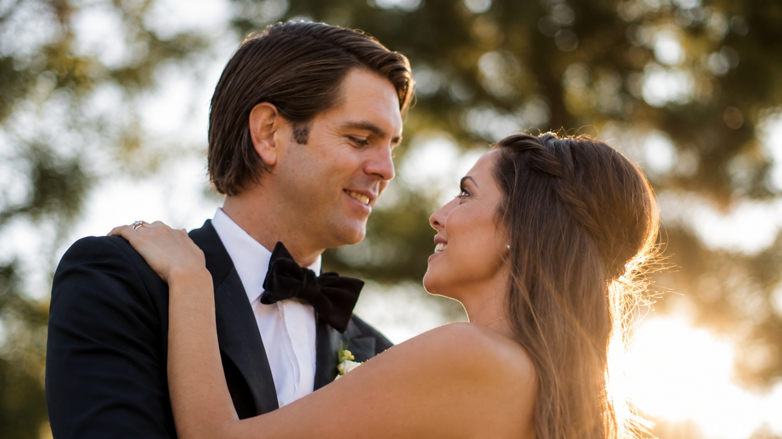 A stylish outdoor wedding filled with color in Napa Valley