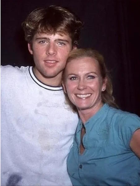 Maxwell Caulfield, the handsome actor from the 80s who bet on his love ...
