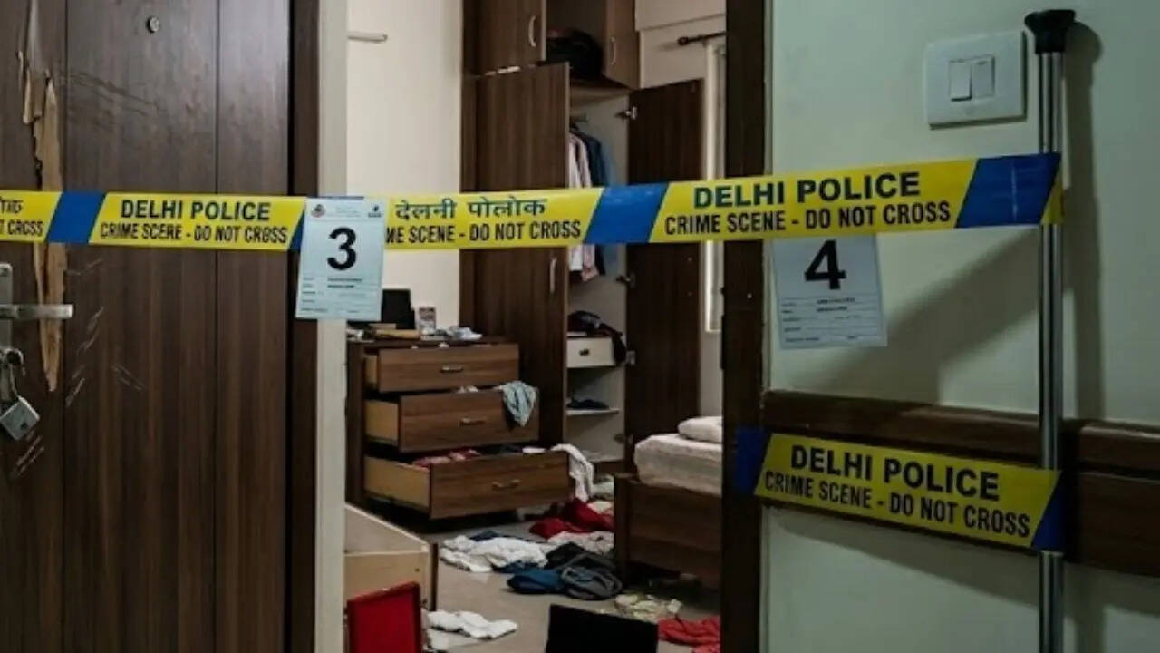 Theft at DRDO housing complex in Delhi; woman scientist loses cash ...