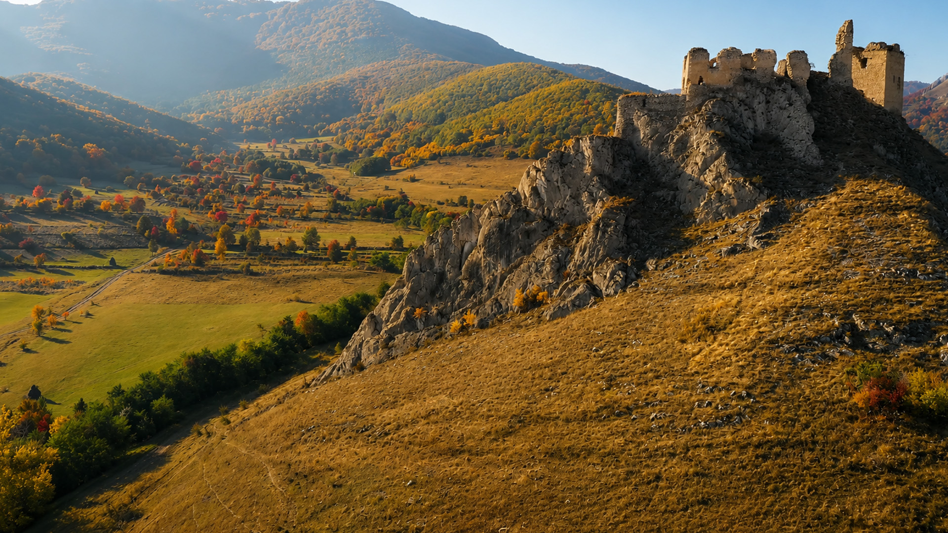 Perché questa fortezza fu costruita su rocce così ripide?