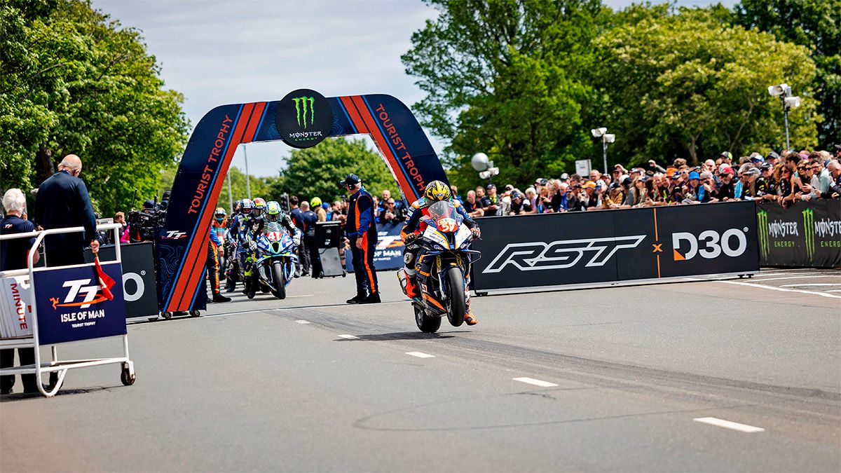 Isle of Man TT 2026, grave incidente: prove annullate dopo la bandiera ...