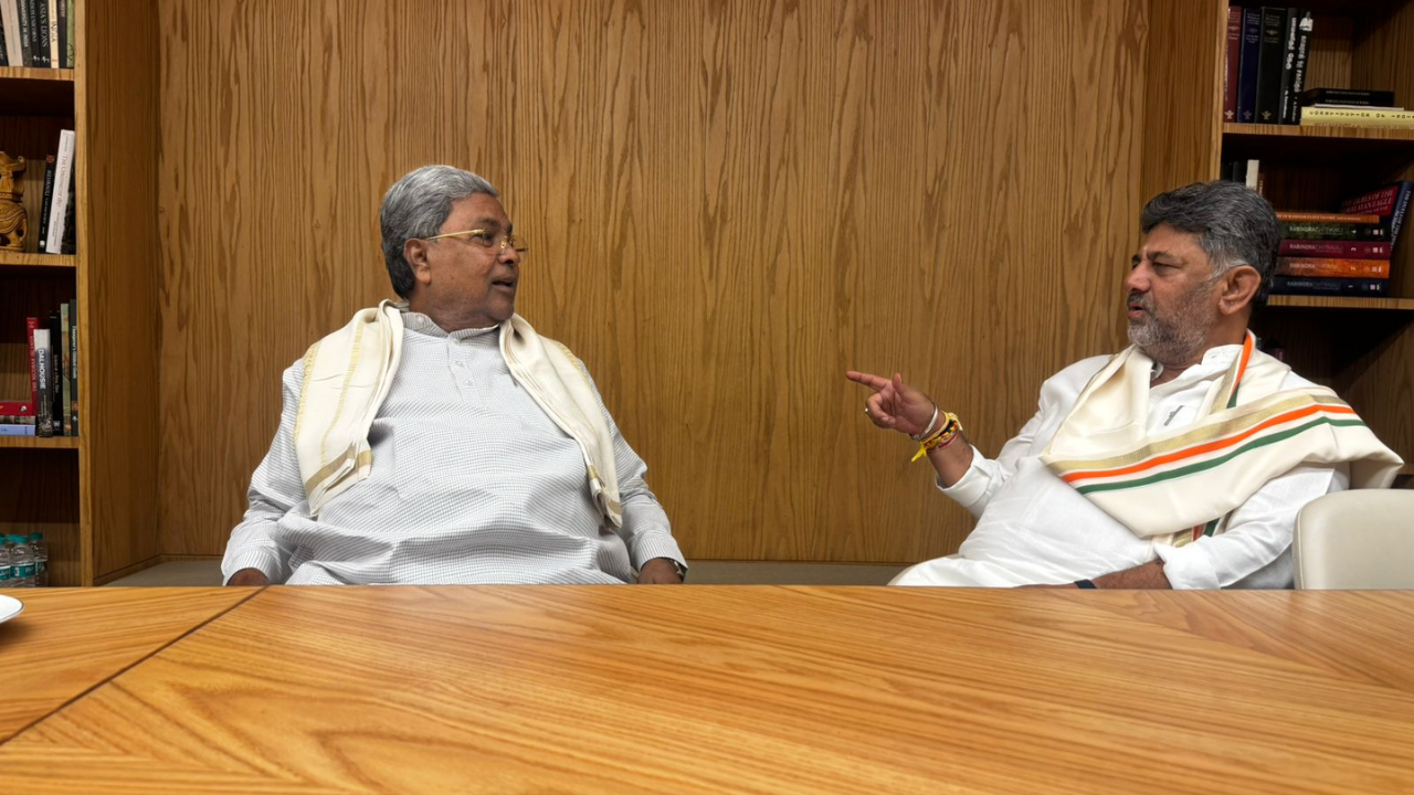 Siddaramaiah's breakfast huddle, DKS' smile and a photo-op: Karnataka's ...