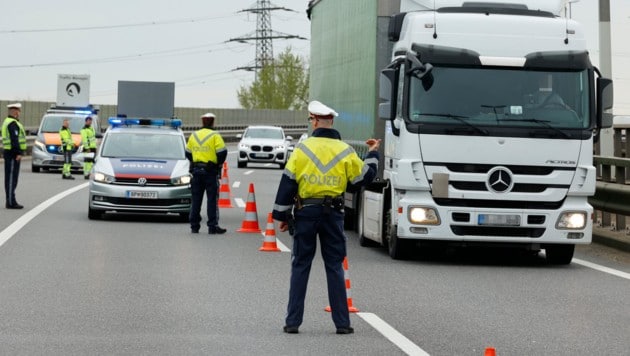 Nur in Unterwäsche und im Rausch Lkw gesteuert