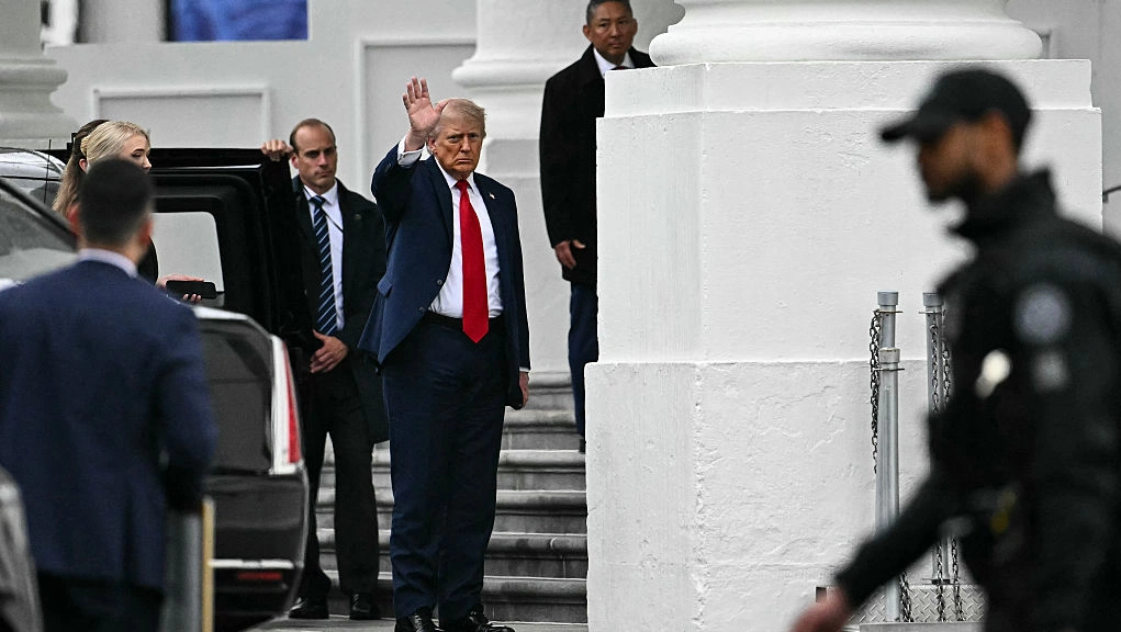 Trump eyes White House column swap amid construction chaos