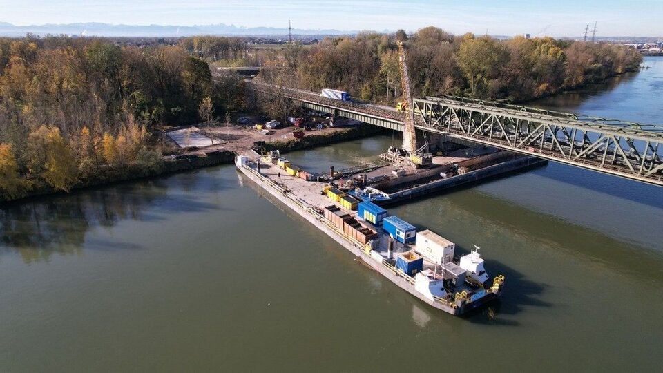 Erster Pfeiler der Mauthausener Brücke fertig