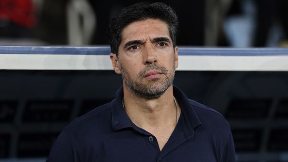 Palmeiras coach Abel Ferreira fined for middle finger gesture at own player