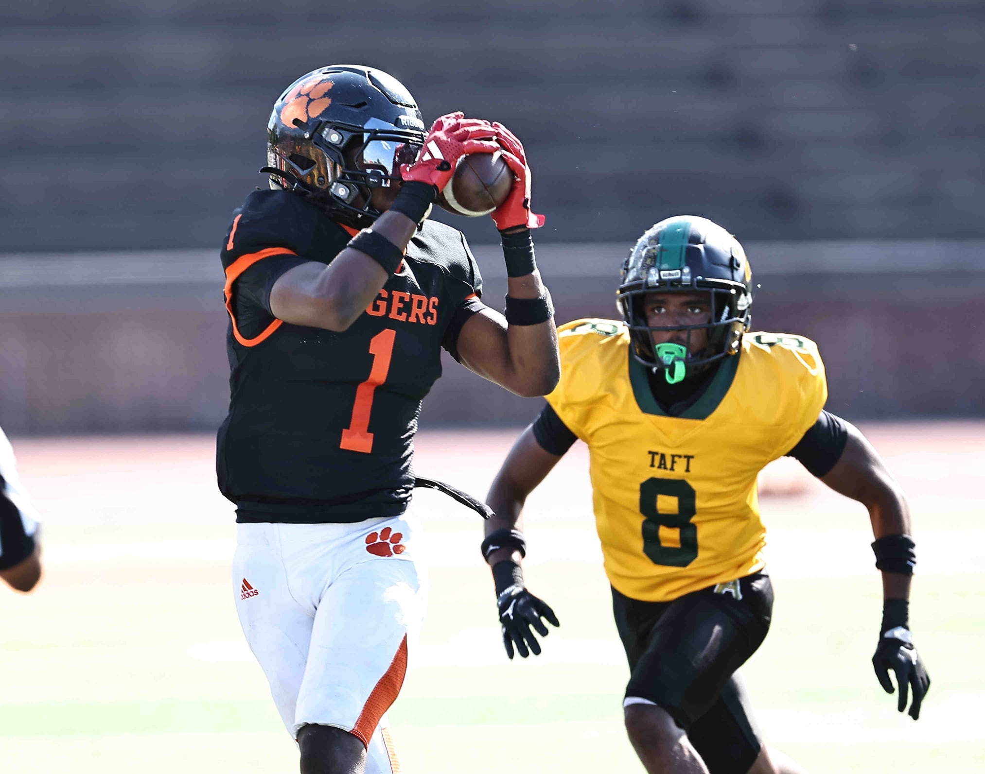 Wisconsin competing with SEC program to flip four-star Louisville WR
