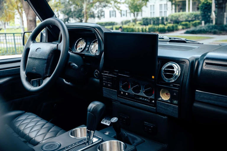 Il restomod della Range Rover che monta un V8 da 800 CV