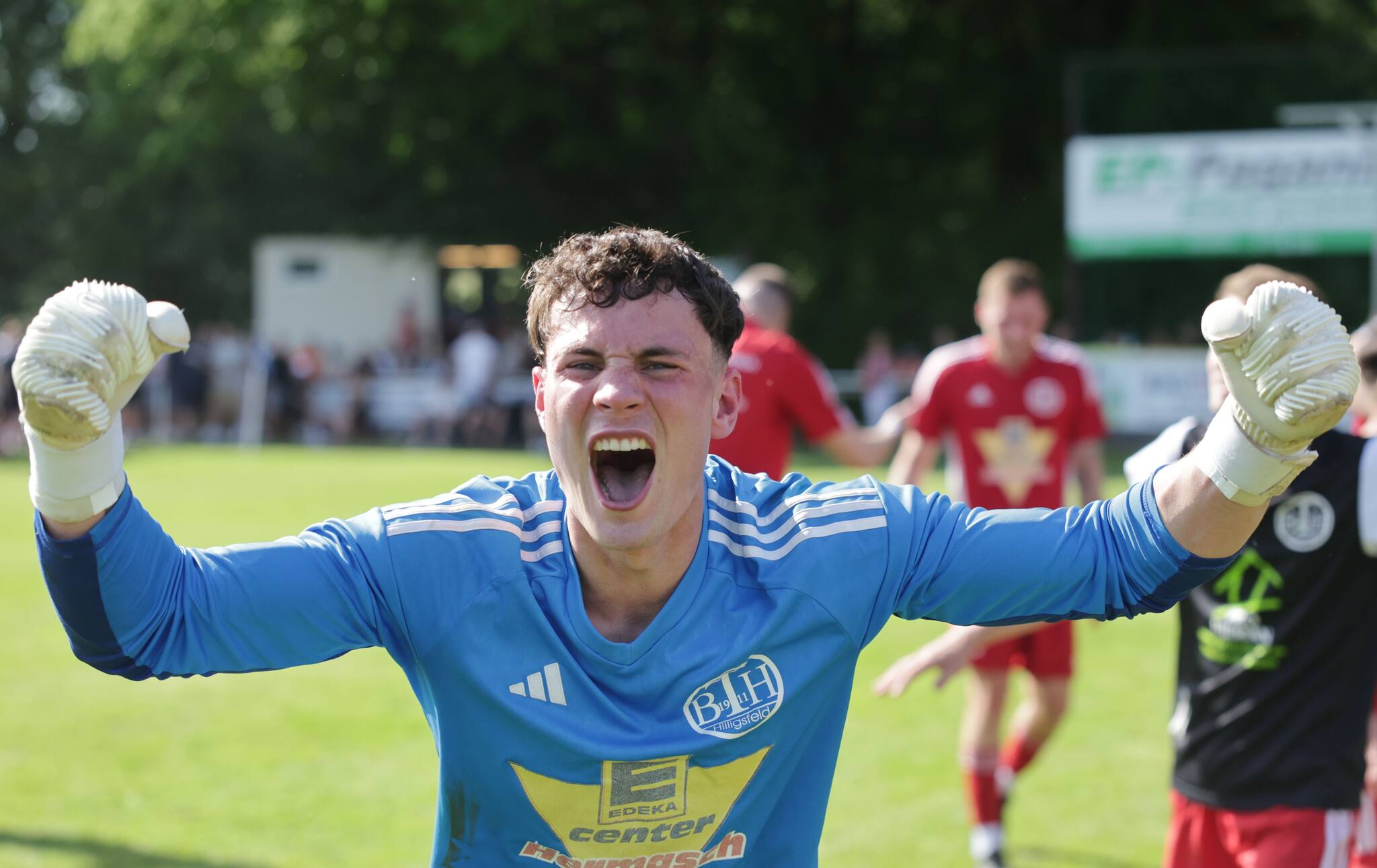 Kaiserwetter und Spannung pur: Eiskalter Ashton ballert Hilligsfeld ...