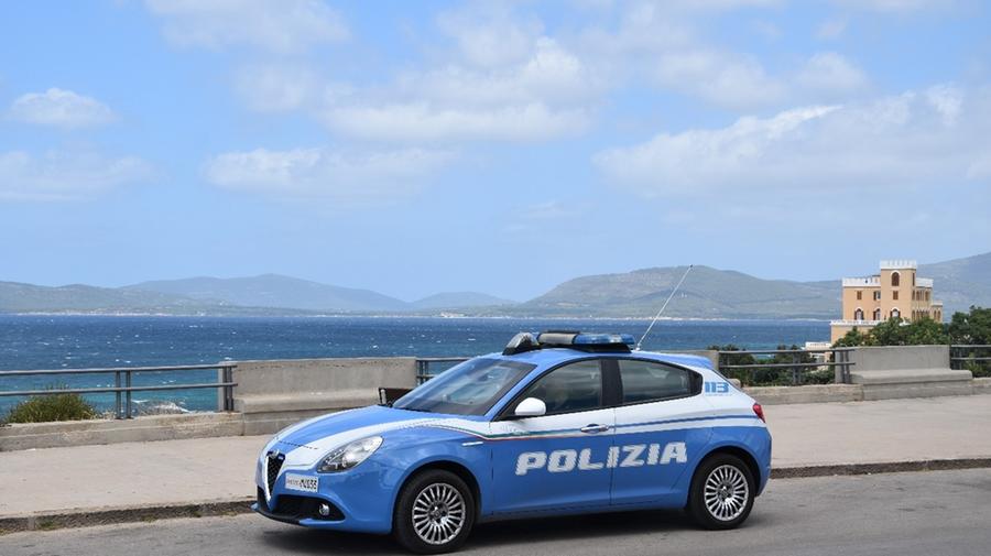 Alghero, niente denaro da mamma e nonna e lui distrugge a calci il ...