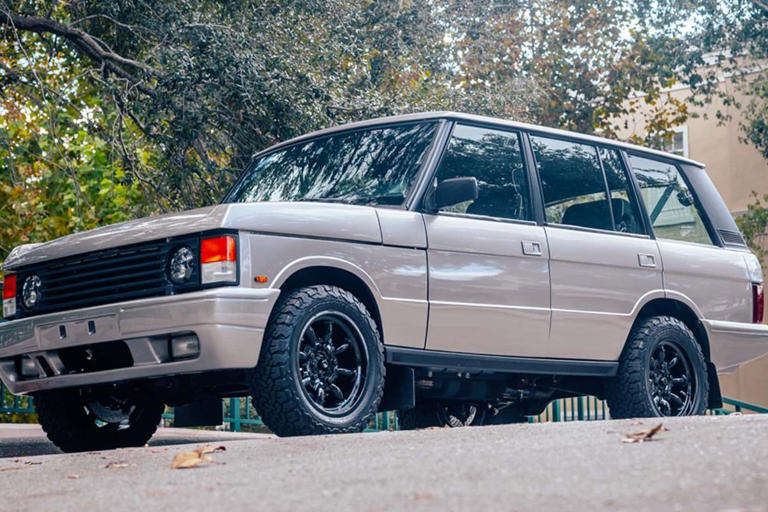 Il restomod della Range Rover che monta un V8 da 800 CV