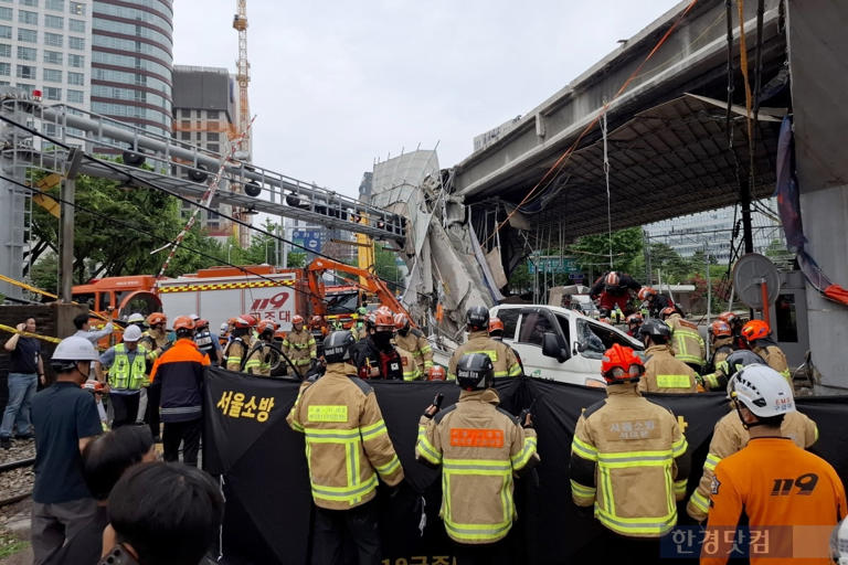 [속보] 서소문고가 붕괴 사망자 3명으로 늘어…3명 구조 완료