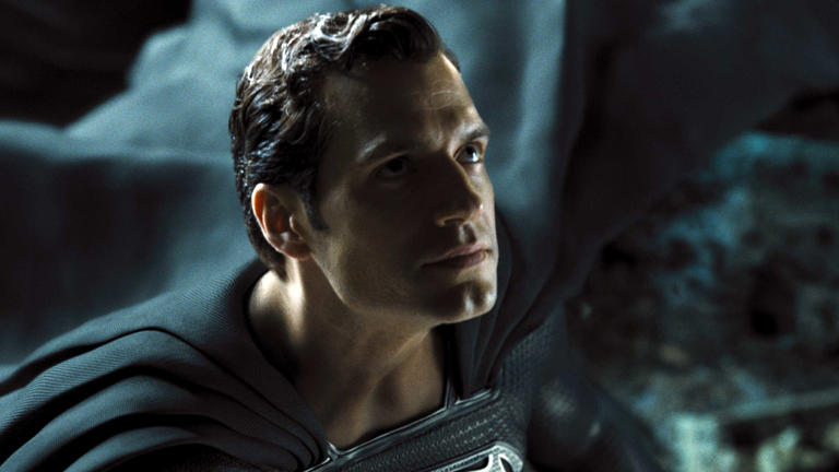 Henry Cavill's Superman returns with armored new suit in DC art ahead ...